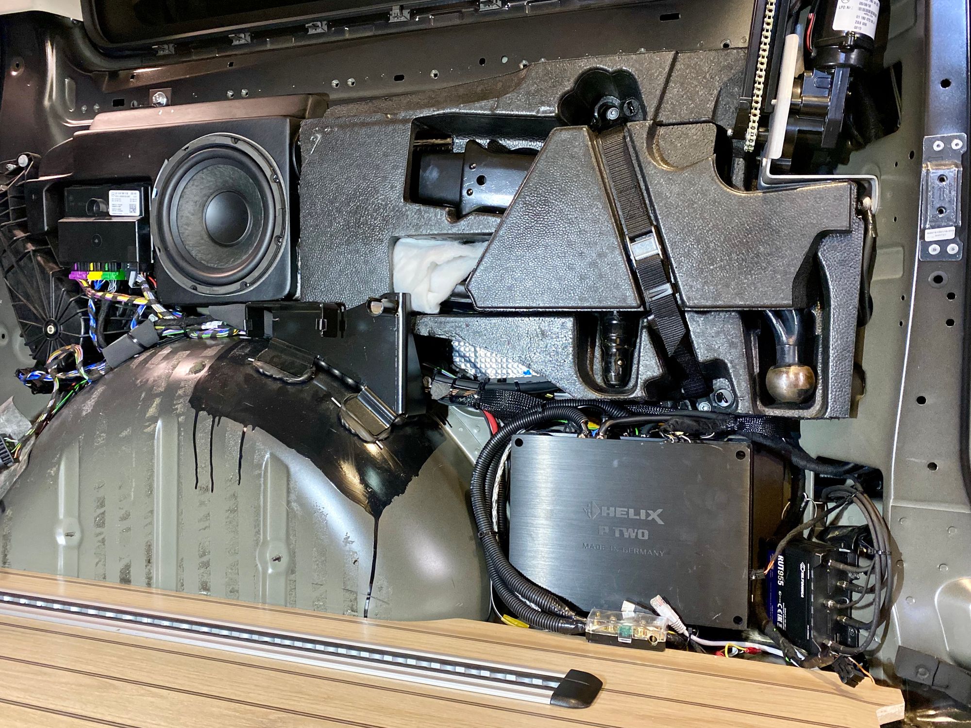 High-end sound system 3-way fully active + subwoofer for Mercedes-Benz ...